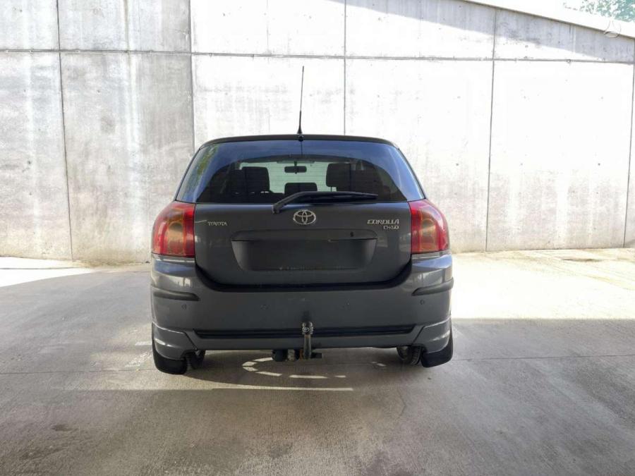 Pelēks Toyota Corolla 2007 Viļņa, ar dzinēja tilpumu 2.00 L un nobraukumu 253 tūkst. km par 2900 €, foto 4 vietnē AUTOMOTO.COM.LV