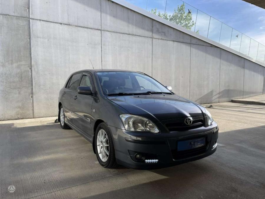 Pelēks Toyota Corolla 2007 Viļņa, ar dzinēja tilpumu 2.00 L un nobraukumu 253 tūkst. km par 2900 €, foto 6 vietnē AUTOMOTO.COM.LV