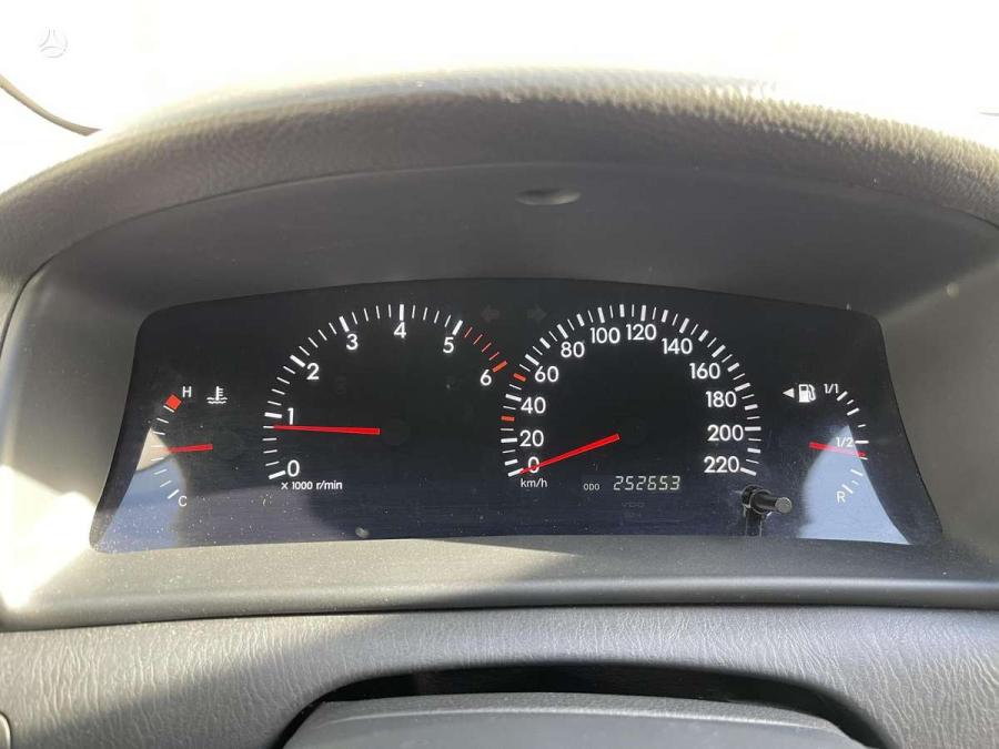 Pelēks Toyota Corolla 2007 Viļņa, ar dzinēja tilpumu 2.00 L un nobraukumu 253 tūkst. km par 2900 €, foto 11 vietnē AUTOMOTO.COM.LV