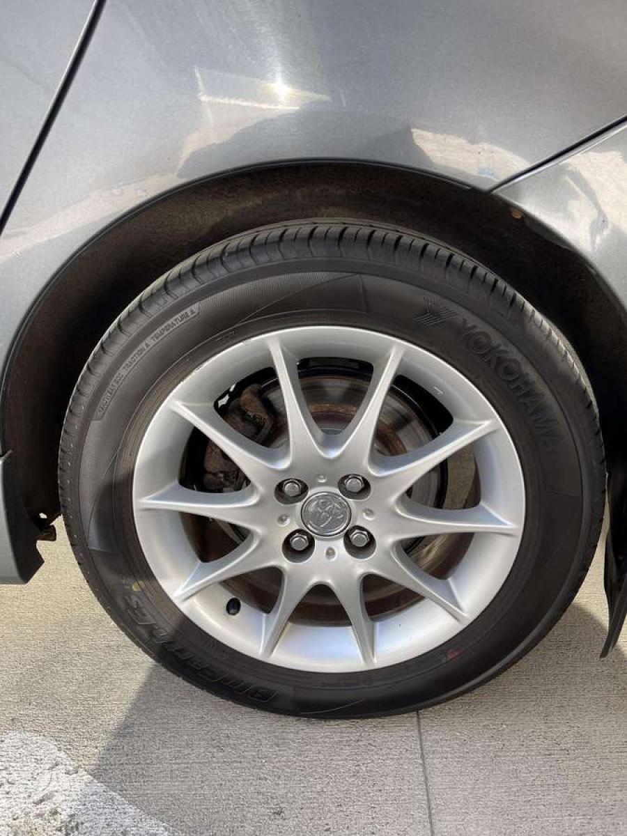 Pelēks Toyota Corolla 2007 Viļņa, ar dzinēja tilpumu 2.00 L un nobraukumu 253 tūkst. km par 2900 €, foto 13 vietnē AUTOMOTO.COM.LV