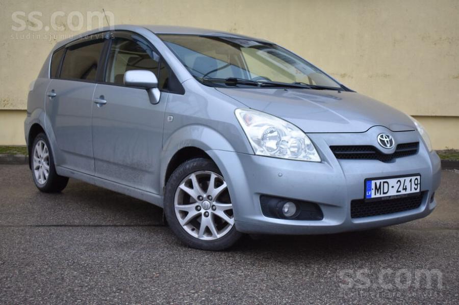 Pelēks Toyota Corolla 2008 Talsi, ar dzinēja tilpumu 2.20 L un nobraukumu 328 tūkst. km par 2400 €, foto 1 vietnē AUTOMOTO.COM.LV
