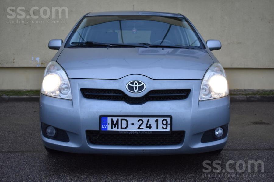 Pelēks Toyota Corolla 2008 Talsi, ar dzinēja tilpumu 2.20 L un nobraukumu 328 tūkst. km par 2400 €, foto 3 vietnē AUTOMOTO.COM.LV