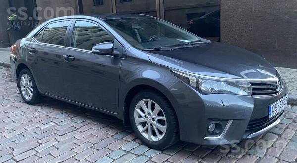Grey Toyota Corolla 2014 in Riga, with an engine capacity of 1.60 L and mileage of 137 thousand km for 6500 €, photo 3 on AUTOMOTO.COM.LV