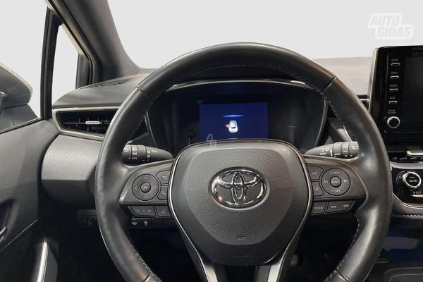 Pelēks Toyota Corolla 2019 Kauņa, ar dzinēja tilpumu 0.00 L un nobraukumu 52 tūkst. km par 23410 €, foto 3 vietnē AUTOMOTO.COM.LV