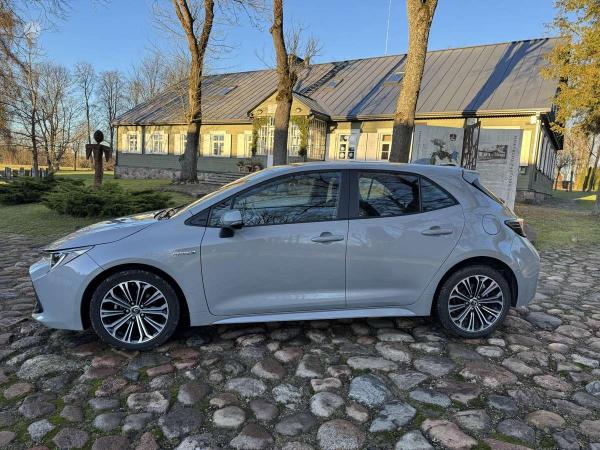 Grey Toyota Corolla 2019 in Anyksciai, with an engine capacity of 1.80 L and mileage of 91 thousand km for 16700 €, photo 1 on AUTOMOTO.COM.LV