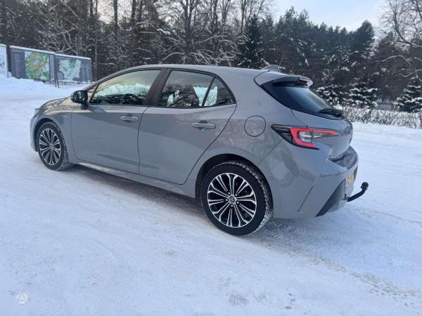 Pelēks Toyota Corolla 2019 Anykščiai, ar dzinēja tilpumu 1.80 L un nobraukumu 91 tūkst. km par 16099 €, foto 2 vietnē AUTOMOTO.COM.LV