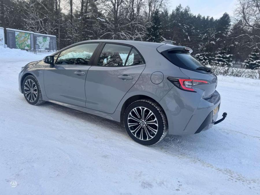 Grey Toyota Corolla 2019 in Anyksciai, with an engine capacity of 1.80 L and mileage of 91 thousand km for 16099 €, photo 2 on AUTOMOTO.COM.LV