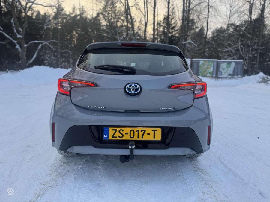Grey Toyota Corolla 2019 in Anyksciai, with an engine capacity of 1.80 L and mileage of 91 thousand km for 16099 €, photo 3 on AUTOMOTO.COM.LV