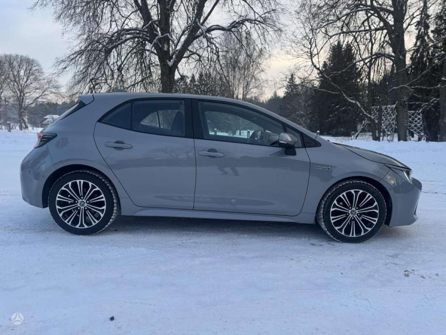 Grey Toyota Corolla 2019 in Anyksciai, with an engine capacity of 1.80 L and mileage of 91 thousand km for 16099 €, photo 5 on AUTOMOTO.COM.LV