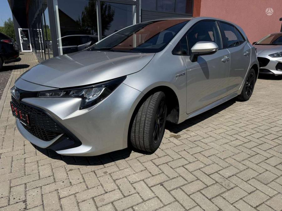 Pelēks Toyota Corolla 2019 Panevēža, ar dzinēja tilpumu 1.80 L un nobraukumu 35 tūkst. km par 15500 €, foto 1 vietnē AUTOMOTO.COM.LV