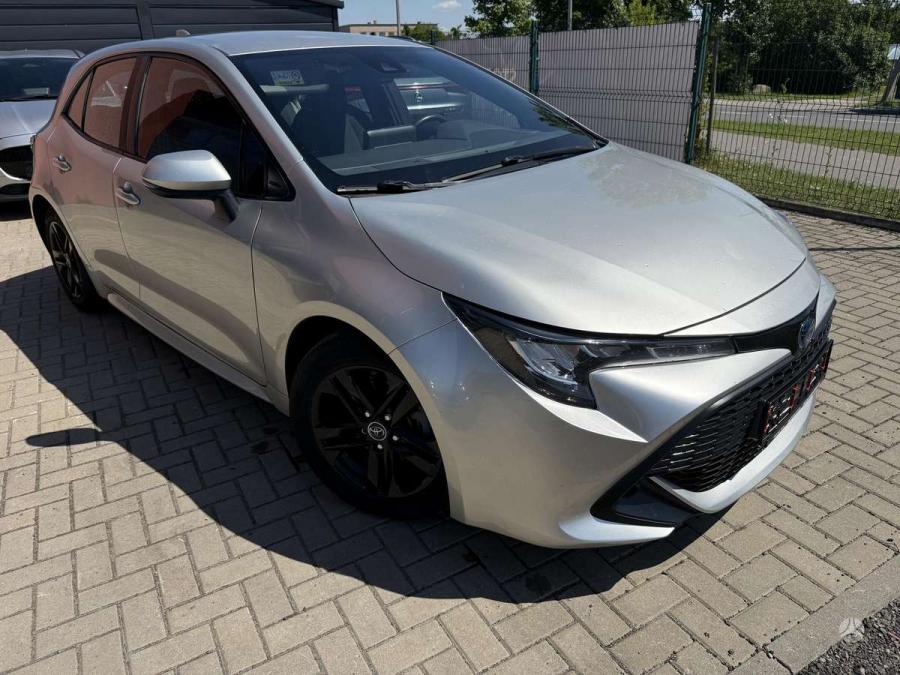 Pelēks Toyota Corolla 2019 Panevēža, ar dzinēja tilpumu 1.80 L un nobraukumu 35 tūkst. km par 15500 €, foto 3 vietnē AUTOMOTO.COM.LV