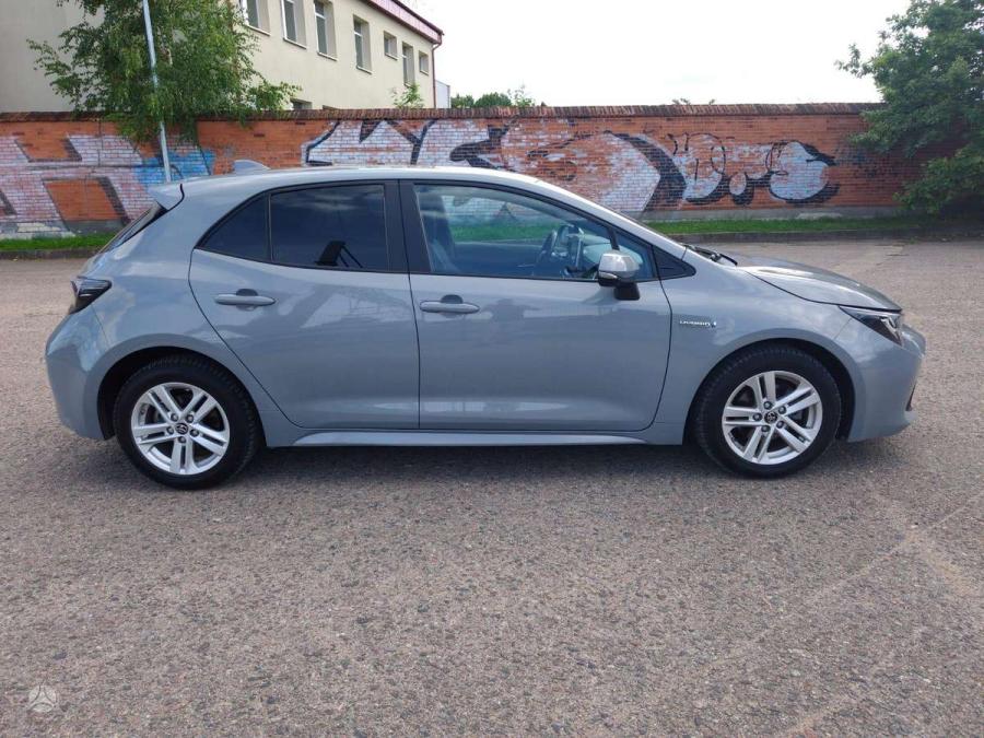 Grey Toyota Corolla 2019 in Siauliai, with an engine capacity of 1.80 L and mileage of 78 thousand km for 16200 €, photo 8 on AUTOMOTO.COM.LV