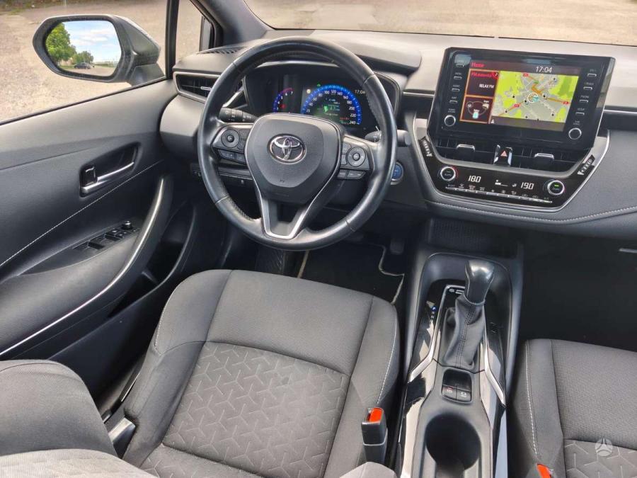 Grey Toyota Corolla 2019 in Siauliai, with an engine capacity of 1.80 L and mileage of 78 thousand km for 16200 €, photo 11 on AUTOMOTO.COM.LV