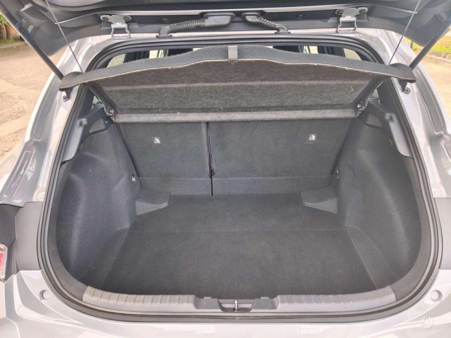 Grey Toyota Corolla 2019 in Siauliai, with an engine capacity of 1.80 L and mileage of 78 thousand km for 16200 €, photo 17 on AUTOMOTO.COM.LV