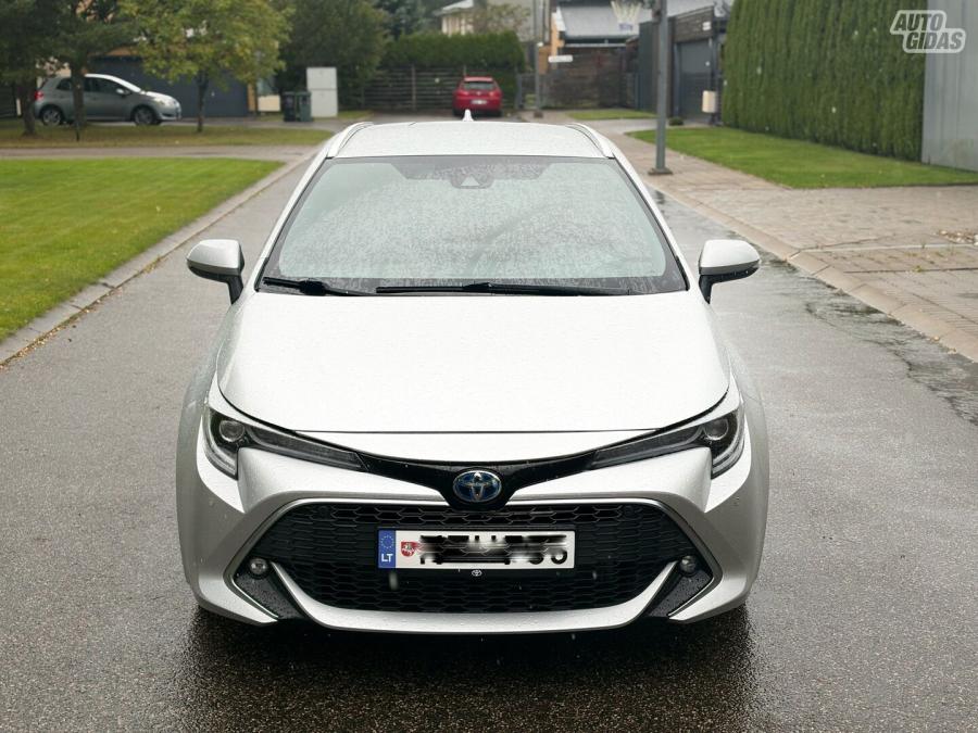 Grey Toyota Corolla 2019 in Vilnius, with an engine capacity of 2.00 L and mileage of 66 thousand km for 15500 €, photo 1 on AUTOMOTO.COM.LV