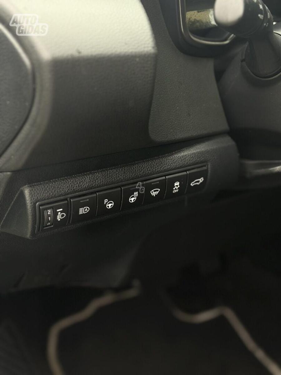 Grey Toyota Corolla 2019 in Vilnius, with an engine capacity of 2.00 L and mileage of 66 thousand km for 15500 €, photo 22 on AUTOMOTO.COM.LV