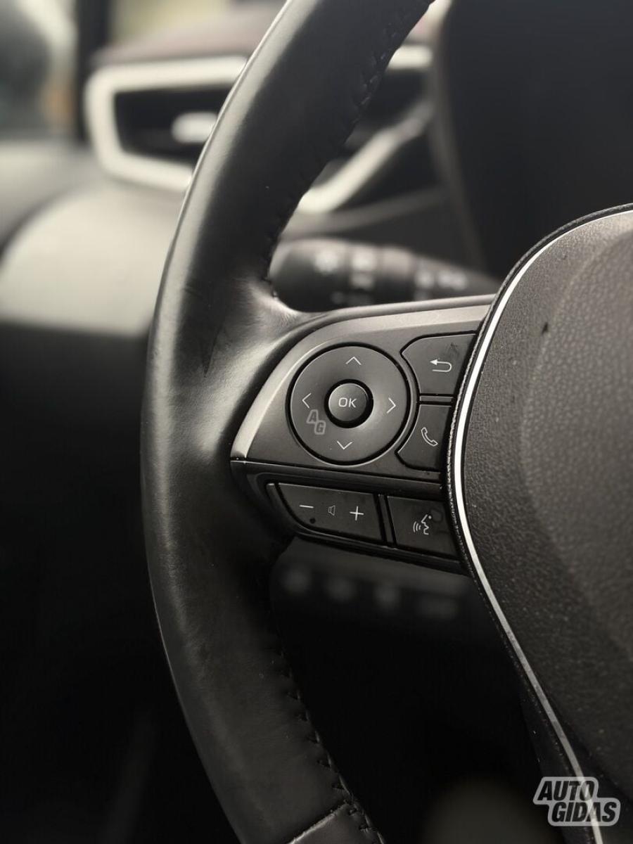 Grey Toyota Corolla 2019 in Vilnius, with an engine capacity of 2.00 L and mileage of 66 thousand km for 15500 €, photo 25 on AUTOMOTO.COM.LV
