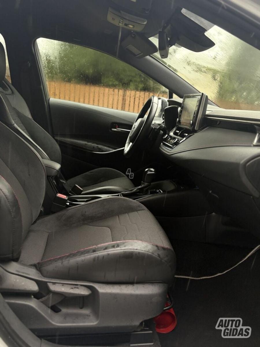 Grey Toyota Corolla 2019 in Vilnius, with an engine capacity of 2.00 L and mileage of 66 thousand km for 15500 €, photo 32 on AUTOMOTO.COM.LV