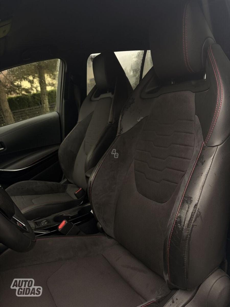 Grey Toyota Corolla 2019 in Vilnius, with an engine capacity of 2.00 L and mileage of 66 thousand km for 15500 €, photo 35 on AUTOMOTO.COM.LV