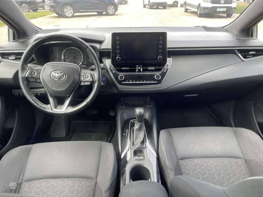 Grey Toyota Corolla 2020 in Vilnius, with an engine capacity of 1.80 L and mileage of 116 thousand km for 14900 €, photo 8 on AUTOMOTO.COM.LV