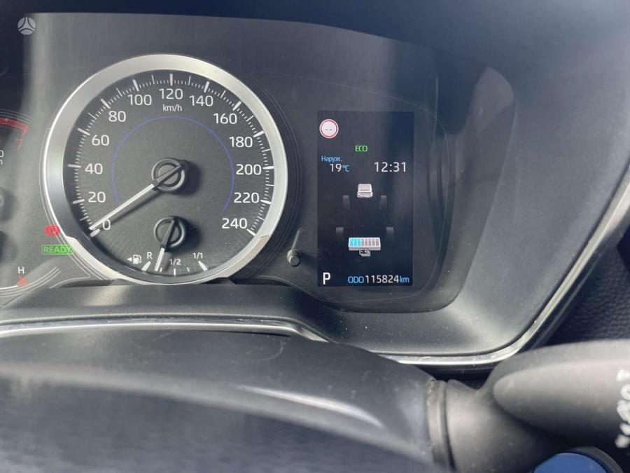 Grey Toyota Corolla 2020 in Vilnius, with an engine capacity of 1.80 L and mileage of 116 thousand km for 14900 €, photo 9 on AUTOMOTO.COM.LV