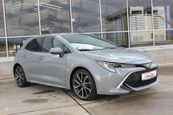 Grey Toyota Corolla 2020 in Vilnius, with an engine capacity of 1.99 L and mileage of 200 thousand km for 18950 €, photo 2 on AUTOMOTO.COM.LV