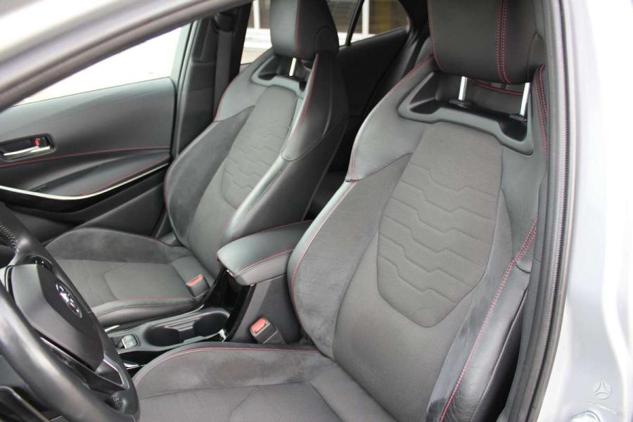 Grey Toyota Corolla 2020 in Vilnius, with an engine capacity of 1.99 L and mileage of 200 thousand km for 18950 €, photo 12 on AUTOMOTO.COM.LV