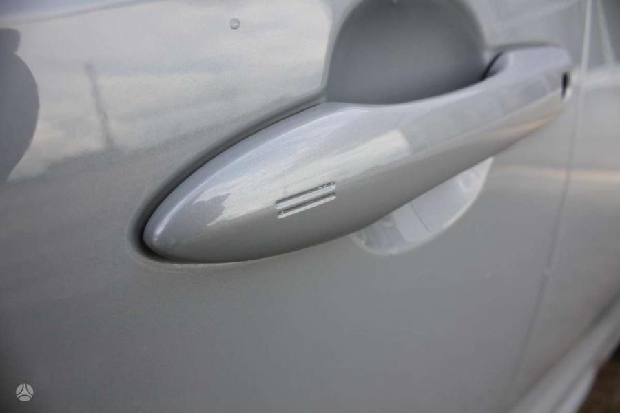 Grey Toyota Corolla 2020 in Vilnius, with an engine capacity of 1.99 L and mileage of 200 thousand km for 18950 €, photo 26 on AUTOMOTO.COM.LV