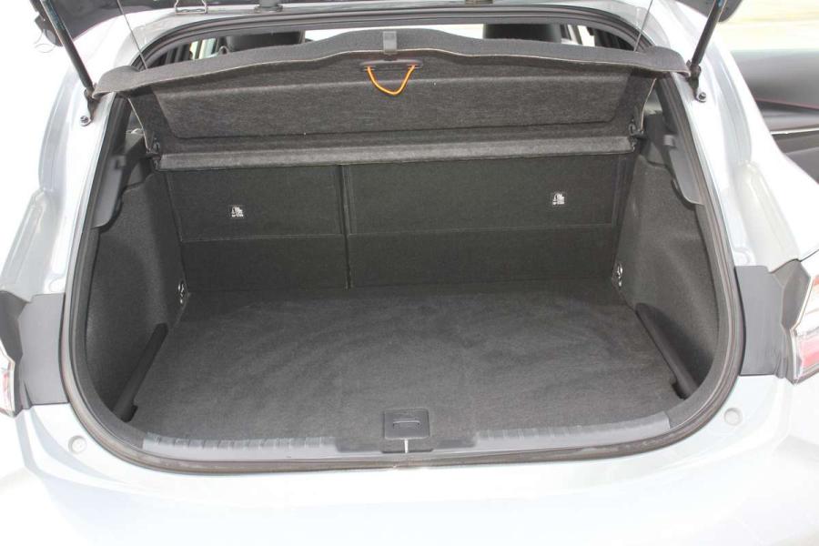 Grey Toyota Corolla 2020 in Vilnius, with an engine capacity of 1.99 L and mileage of 200 thousand km for 18950 €, photo 28 on AUTOMOTO.COM.LV