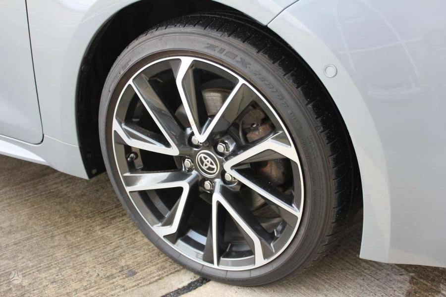 Grey Toyota Corolla 2020 in Vilnius, with an engine capacity of 1.99 L and mileage of 200 thousand km for 18950 €, photo 30 on AUTOMOTO.COM.LV