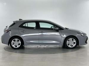 Pelēks Toyota Corolla 2020 Viļņa, ar dzinēja tilpumu 1.20 L un nobraukumu 73 tūkst. km par 14900 €, foto 17 vietnē AUTOMOTO.COM.LV