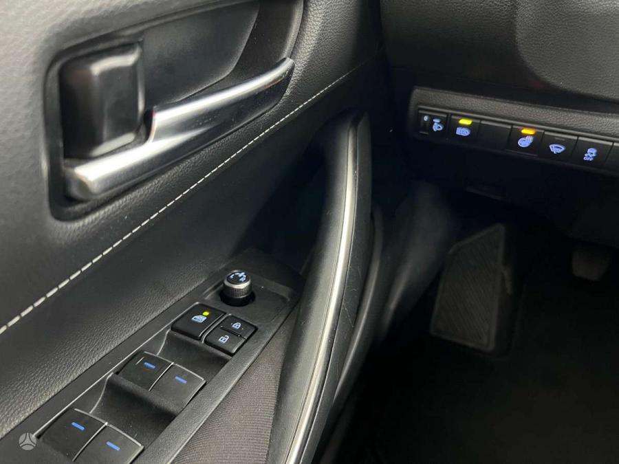 Pelēks Toyota Corolla 2020 Viļņa, ar dzinēja tilpumu 1.20 L un nobraukumu 73 tūkst. km par 14900 €, foto 25 vietnē AUTOMOTO.COM.LV