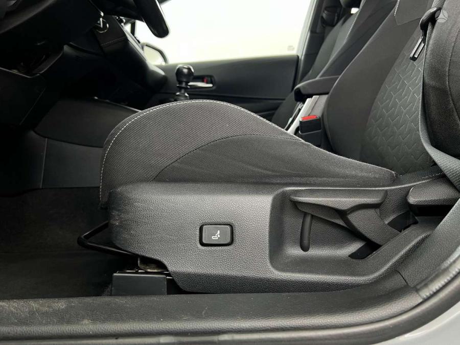 Pelēks Toyota Corolla 2020 Viļņa, ar dzinēja tilpumu 1.20 L un nobraukumu 73 tūkst. km par 14900 €, foto 26 vietnē AUTOMOTO.COM.LV