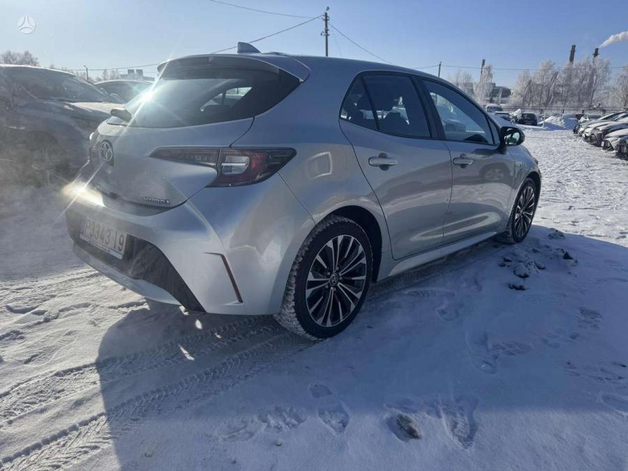 Grey Toyota Corolla 2021 in Panevezys, with an engine capacity of 1.80 L and mileage of 68 thousand km for 16500 €, photo 5 on AUTOMOTO.COM.LV