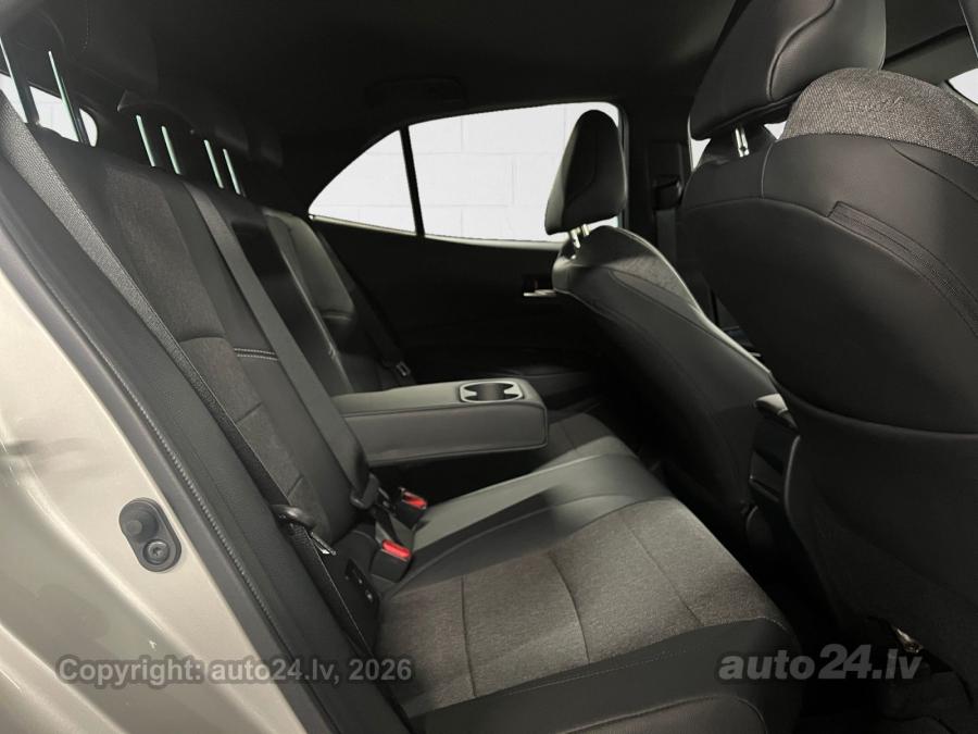 Grey Toyota Corolla 2021 in Tallinn, with an engine capacity of 1.80 L and mileage of 42 thousand km for 18990 €, photo 8 on AUTOMOTO.COM.LV
