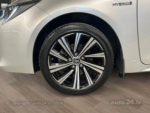 Grey Toyota Corolla 2021 in Tallinn, with an engine capacity of 1.80 L and mileage of 42 thousand km for 18990 €, photo 16 on AUTOMOTO.COM.LV