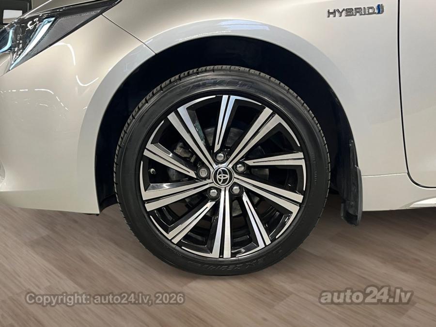 Grey Toyota Corolla 2021 in Tallinn, with an engine capacity of 1.80 L and mileage of 42 thousand km for 18990 €, photo 16 on AUTOMOTO.COM.LV