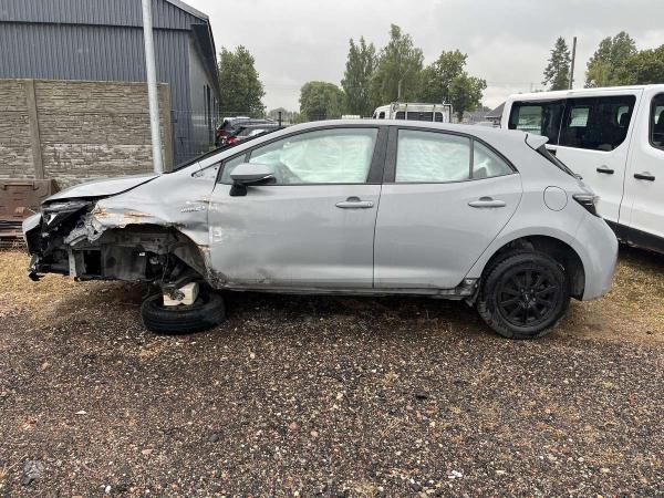 Grey Toyota Corolla 2021 in Taurage, with an engine capacity of 1.80 L and mileage of 60 thousand km for 4700 €, photo 3 on AUTOMOTO.COM.LV