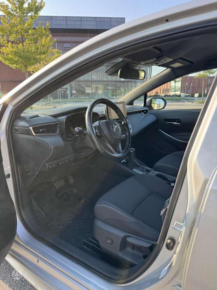 Grey Toyota Corolla 2021 in Klaipeda, with an engine capacity of 1.80 L and mileage of 44 thousand km for 17500 €, photo 7 on AUTOMOTO.COM.LV