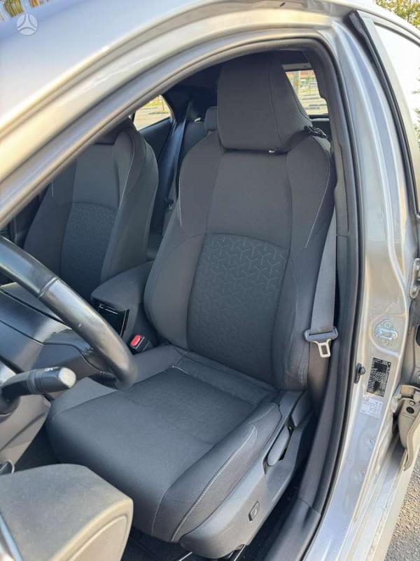 Grey Toyota Corolla 2021 in Klaipeda, with an engine capacity of 1.80 L and mileage of 44 thousand km for 17500 €, photo 7 on AUTOMOTO.COM.LV