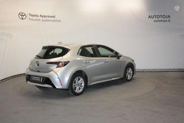 Pelēks Toyota Corolla 2021 Kauņa, ar dzinēja tilpumu 1.80 L un nobraukumu 98 tūkst. km par 18500 €, foto 3 vietnē AUTOMOTO.COM.LV