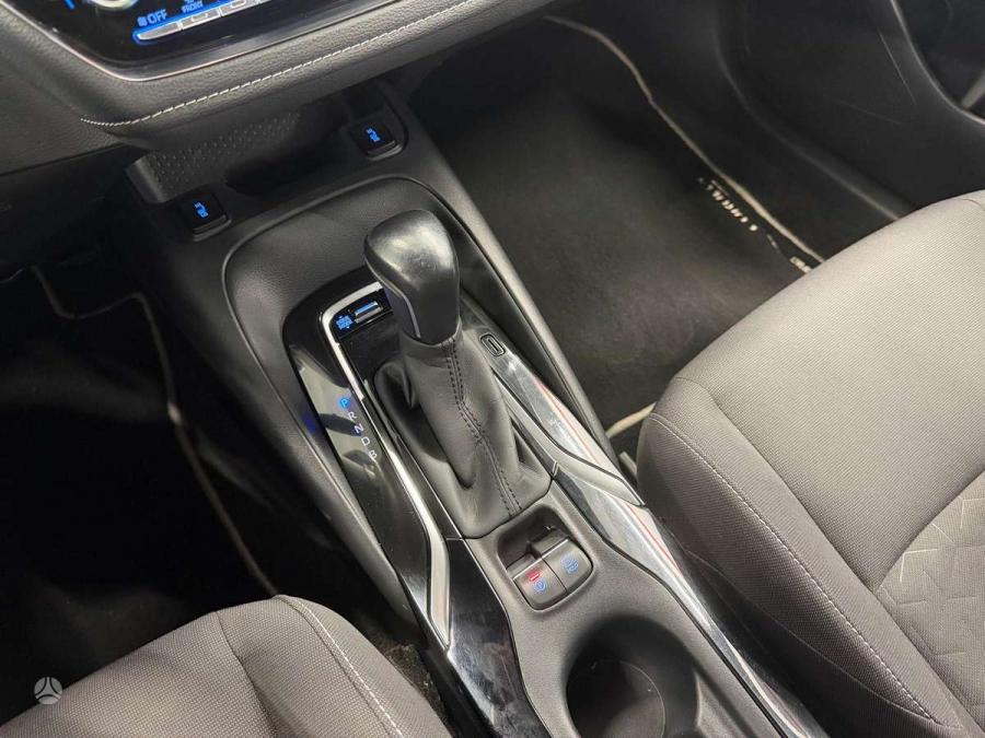 Pelēks Toyota Corolla 2021 Kauņa, ar dzinēja tilpumu 1.80 L un nobraukumu 98 tūkst. km par 18500 €, foto 28 vietnē AUTOMOTO.COM.LV