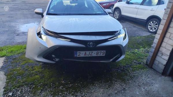 Grey Toyota Corolla 2021 in Pakruojis, with an engine capacity of 1.80 L and mileage of 65 thousand km for 12000 €, photo 1 on AUTOMOTO.COM.LV