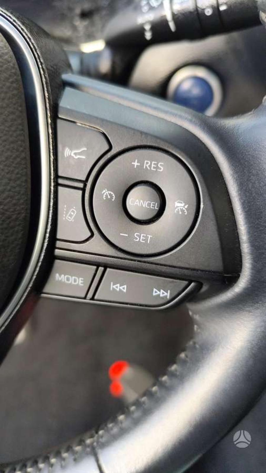 Grey Toyota Corolla 2021 in Pakruojis, with an engine capacity of 1.80 L and mileage of 65 thousand km for 12000 €, photo 3 on AUTOMOTO.COM.LV