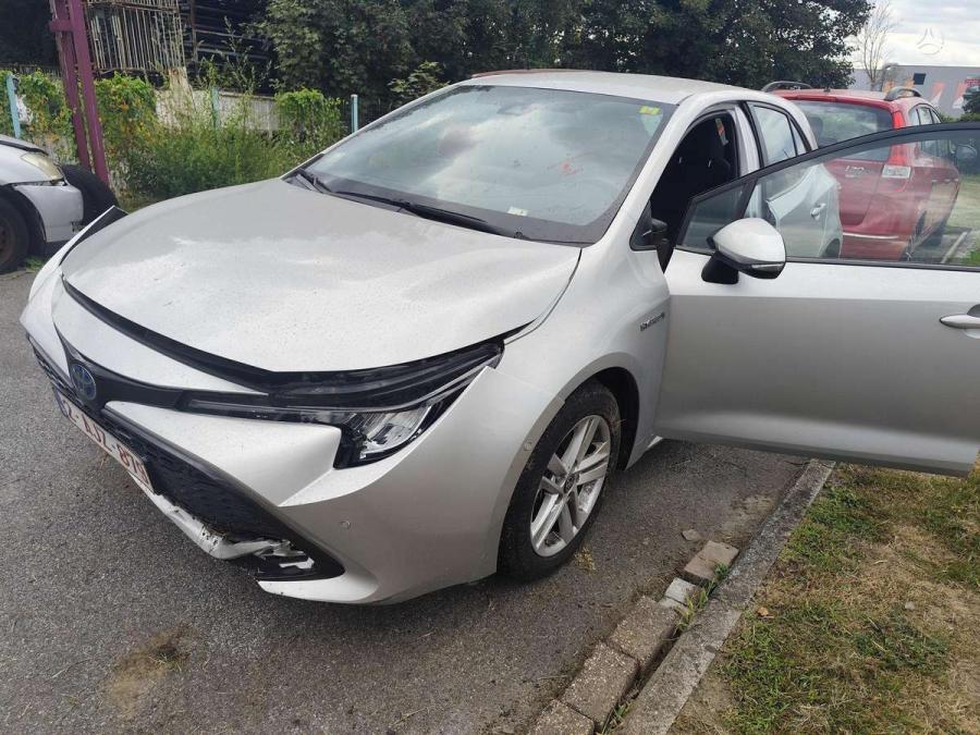 Grey Toyota Corolla 2021 in Pakruojis, with an engine capacity of 1.80 L and mileage of 65 thousand km for 12000 €, photo 4 on AUTOMOTO.COM.LV