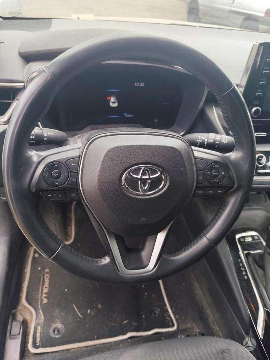 Grey Toyota Corolla 2021 in Pakruojis, with an engine capacity of 1.80 L and mileage of 65 thousand km for 12000 €, photo 15 on AUTOMOTO.COM.LV