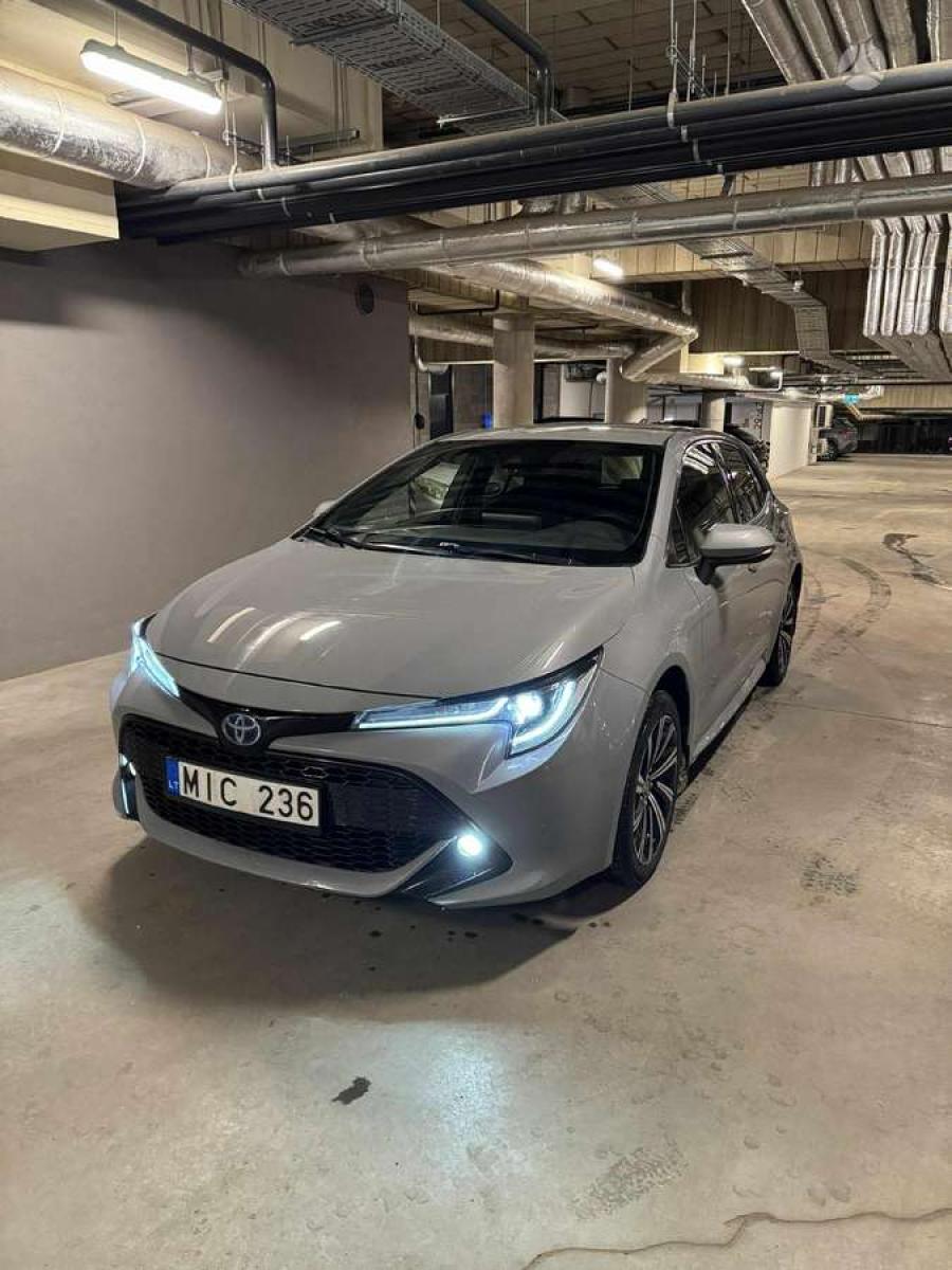 Pelēks Toyota Corolla 2022 Viļņa, ar dzinēja tilpumu 1.80 L un nobraukumu 73 tūkst. km par 19999 €, foto 2 vietnē AUTOMOTO.COM.LV