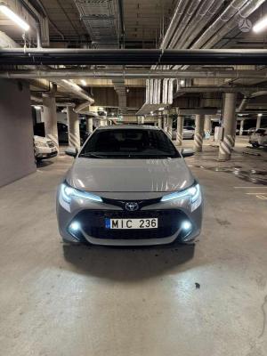 Pelēks Toyota Corolla 2022 Viļņa, ar dzinēja tilpumu 1.80 L un nobraukumu 73 tūkst. km par 19999 €, foto 3 vietnē AUTOMOTO.COM.LV