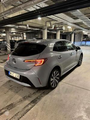 Pelēks Toyota Corolla 2022 Viļņa, ar dzinēja tilpumu 1.80 L un nobraukumu 73 tūkst. km par 19999 €, foto 4 vietnē AUTOMOTO.COM.LV