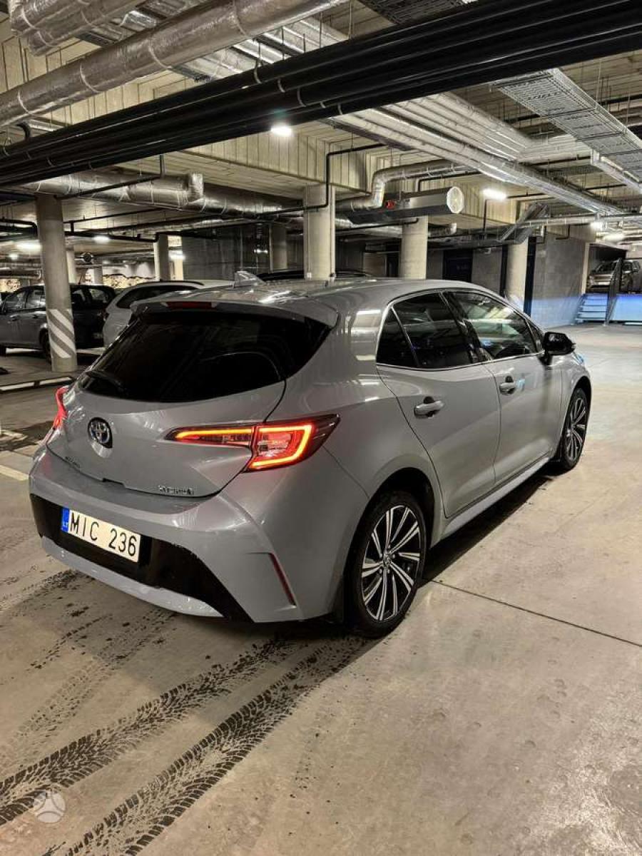 Pelēks Toyota Corolla 2022 Viļņa, ar dzinēja tilpumu 1.80 L un nobraukumu 73 tūkst. km par 19999 €, foto 4 vietnē AUTOMOTO.COM.LV